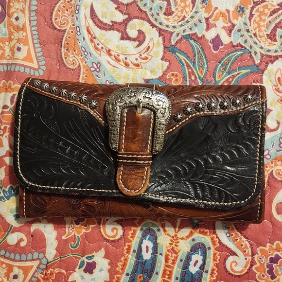 American West | Bags | Vintage American West Tooled Leather Trifold ...